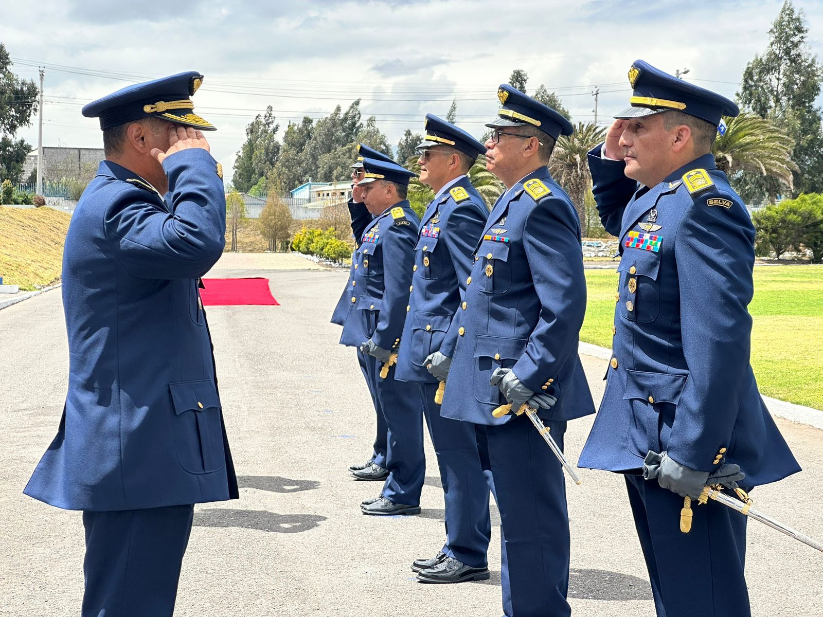 Se realizó ceremonia de ascensos y despedida de señores suboficiales mayores y graduación de ...