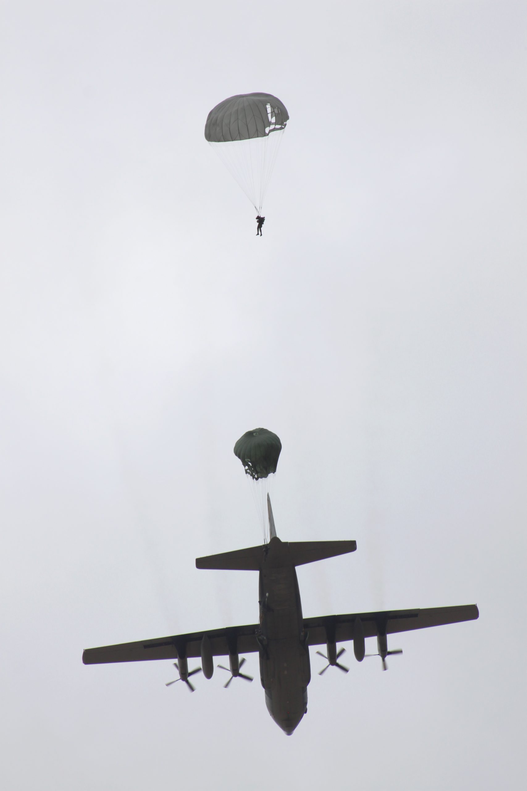 ¿Conoce usted el paracaidismo militar? – Fuerza Aérea Ecuatoriana