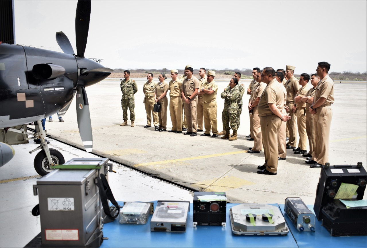 Personal de la Armada del Ecuador visita el Ala de Combate Nro.23 ...