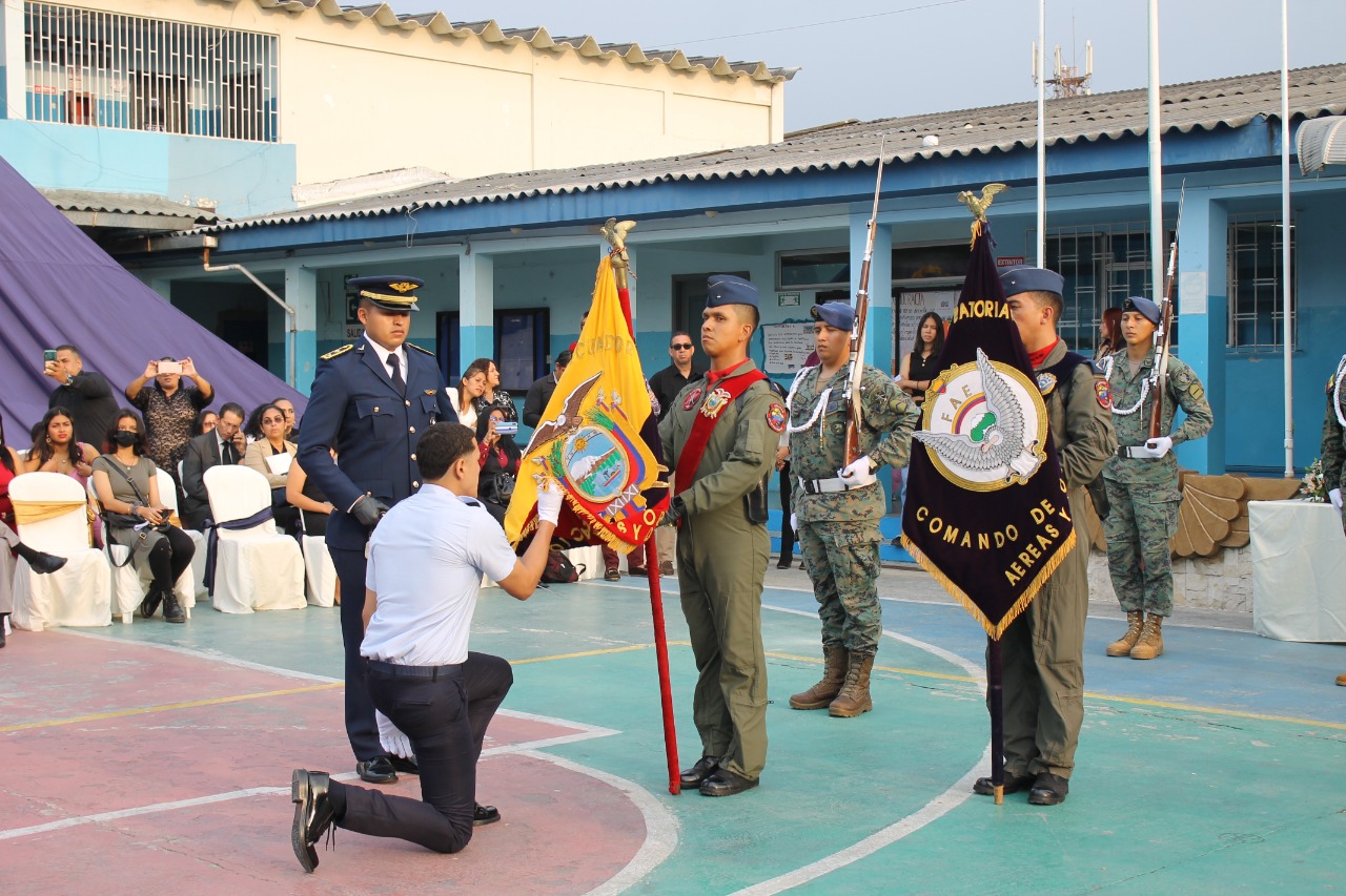 Repartos FAE conmemoran el Día de la Bandera – Fuerza Aérea Ecuatoriana