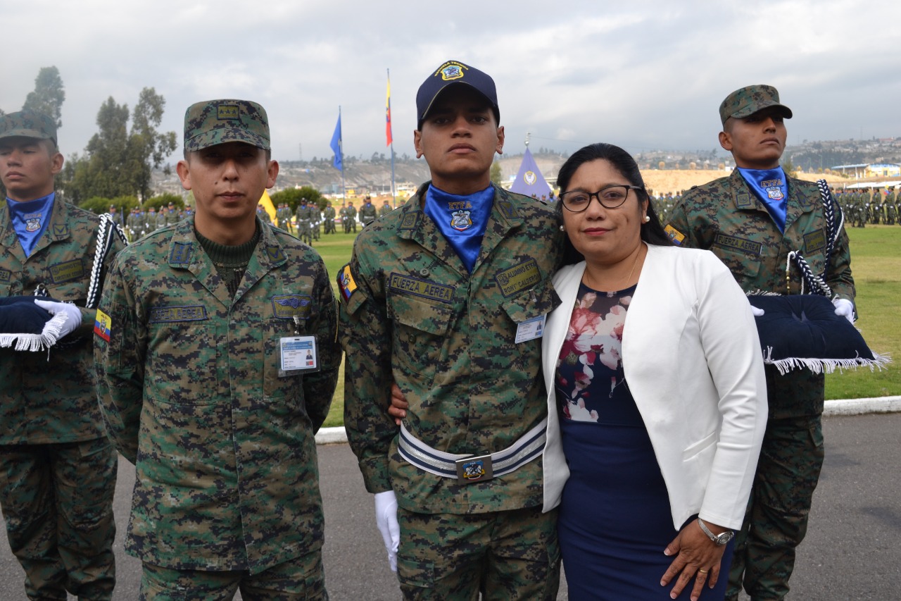 Ceremonia de ascenso a segundo año militar en la ETFA – Fuerza Aérea ...
