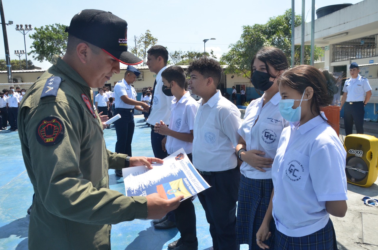 Fuerza Aérea Ecuatoriana conmemora el Día del Escudo Nacional a través ...