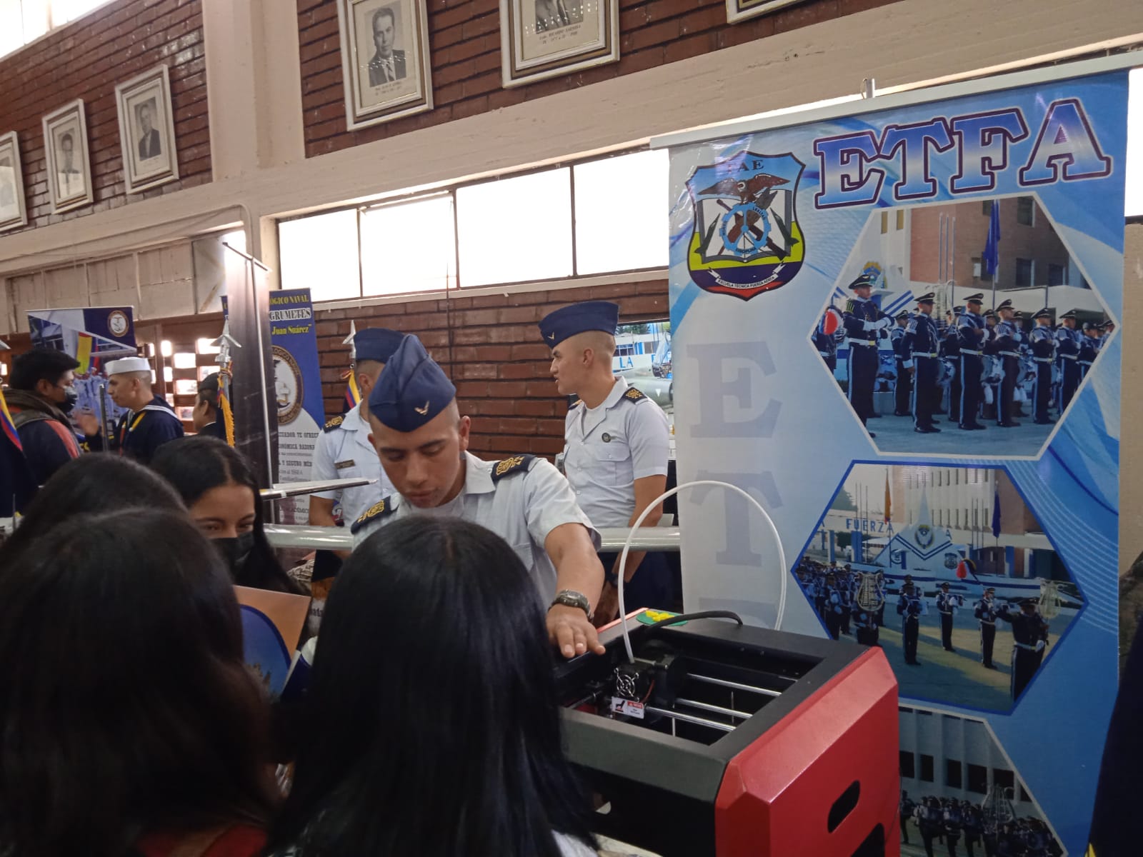 FAE participa en feria de universidades en Quito – Fuerza Aérea Ecuatoriana