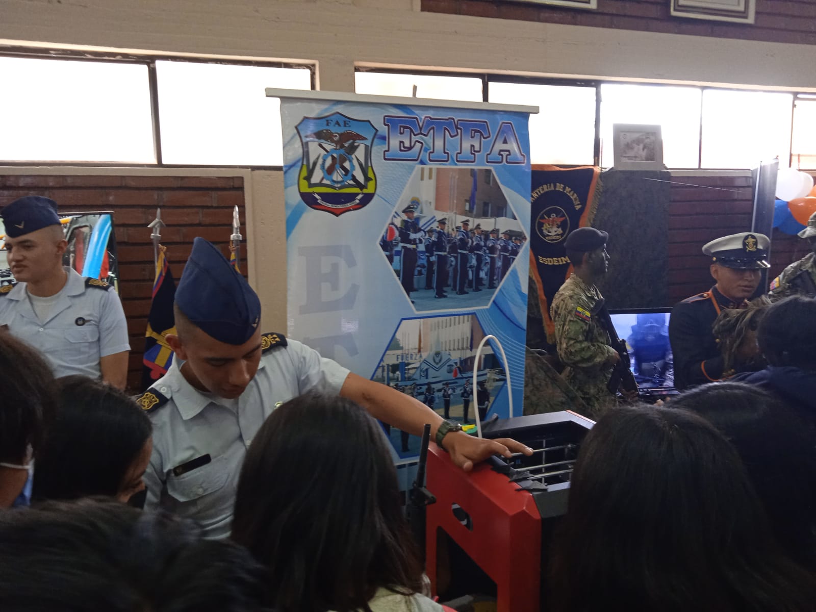 FAE participa en feria de universidades en Quito – Fuerza Aérea Ecuatoriana
