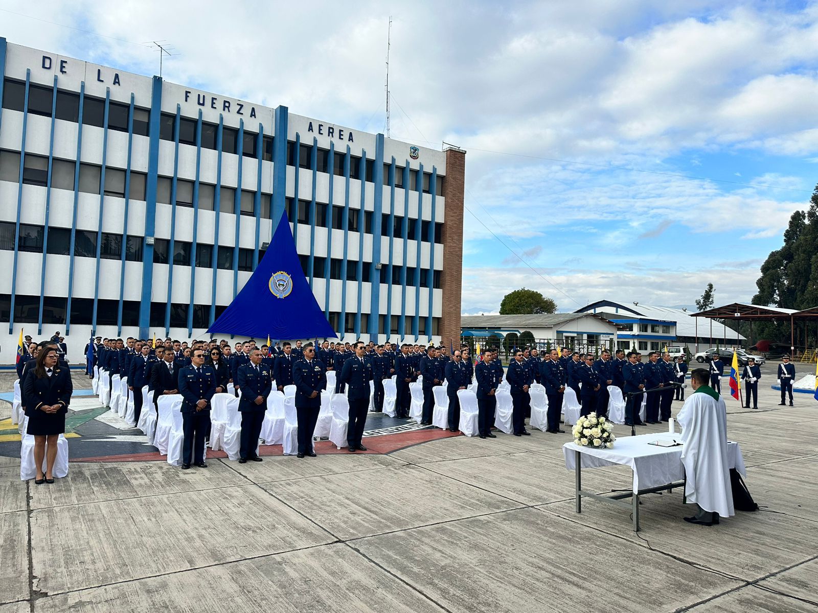 Alumnos de la ETFA reciben alas de especialidad – Fuerza Aérea Ecuatoriana