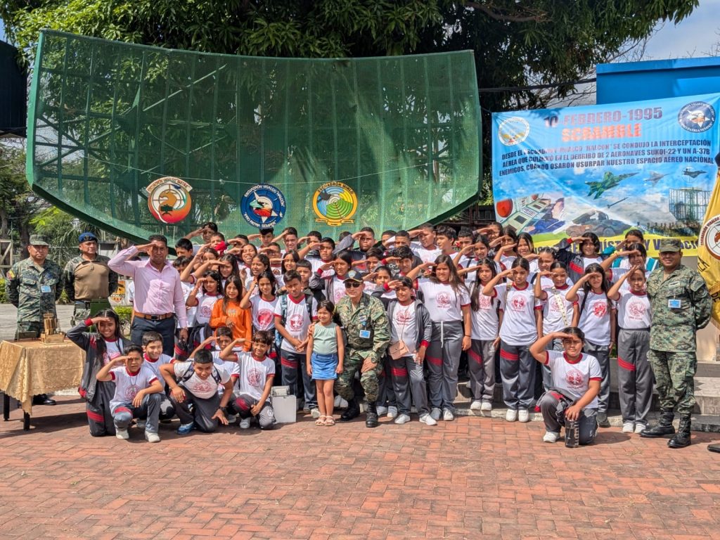 Fuerza Aérea Ecuatoriana – ¨Cuidamos el cielo para que haya paz en la ...